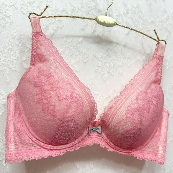 👙Ladies蕾黛絲：34/75D💗婷の二手內衣💗厚罩杯。 | Yahoo拍賣