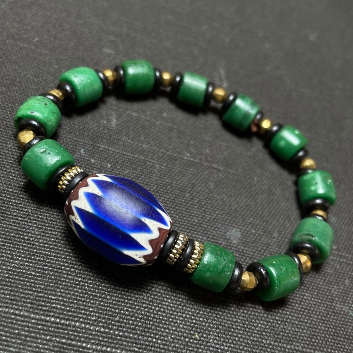 [古玩意]老雪佛蘭琉璃珠手串（長19mm寬15mm) | Yahoo拍賣