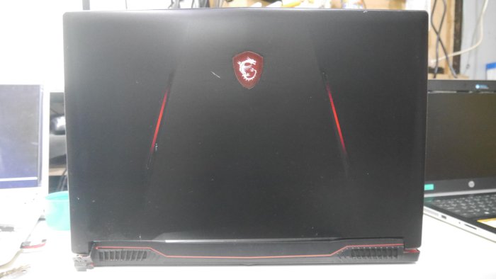 T597 MSI MS-17C8 (GL73-9RE) i7九代 十二核心超大螢幕筆電 百元起標 | Yahoo拍賣