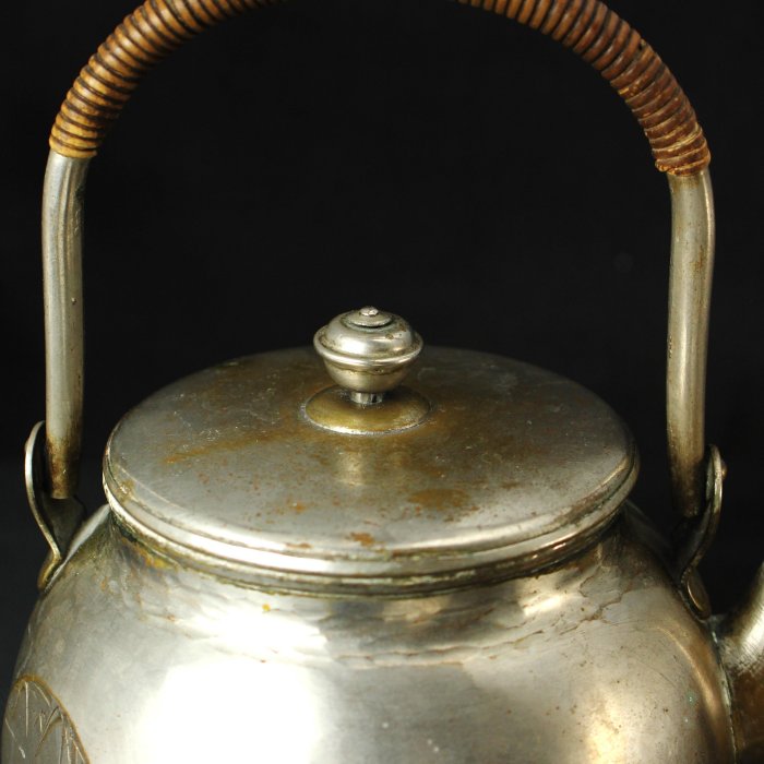 【桑園の】日本古銀器 堂號落款 燻銀 手刻 君子之友 藤編 提樑壺 急須 茶器 銀器 包漿 藏品 (委託品) Q 7402 A09 | Yahoo拍賣