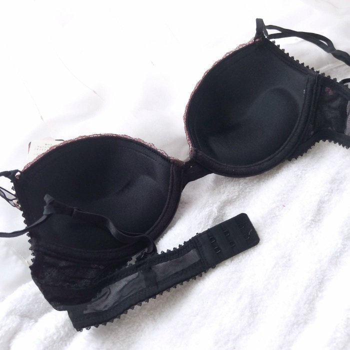 ＊Olivia＊//75B*34B/75C*34C// 18-eighteen PINK S-city 浪漫甜美刺繡 深V 下厚上薄 胸罩 | Yahoo拍賣