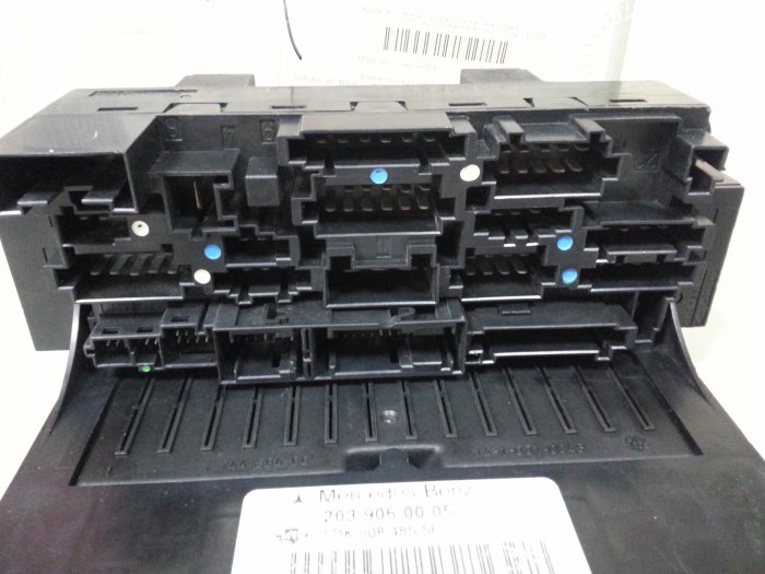 W203 S203 C203 C209 W209 CLK 2003- SAM 保險絲盒 繼電器盒 電腦 控制器 裝在左前引擎室 ...