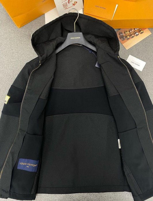 翡翠王.一元起標 LOUIS VUITTON LV 男女同款 黑灰色休閒拉鏈連帽外套 保真假貨包退. | Yahoo拍賣