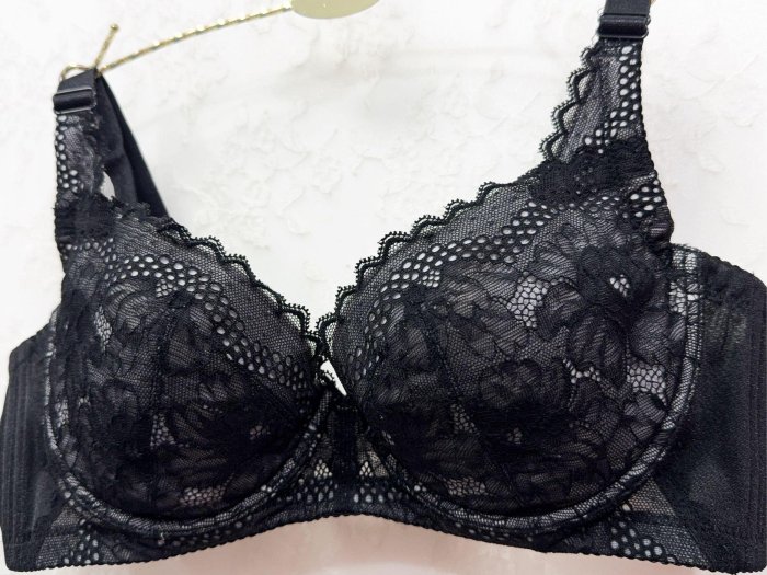 👙Ladies蕾黛絲：38/85C💗婷の二手內衣💗薄罩杯。 | Yahoo拍賣