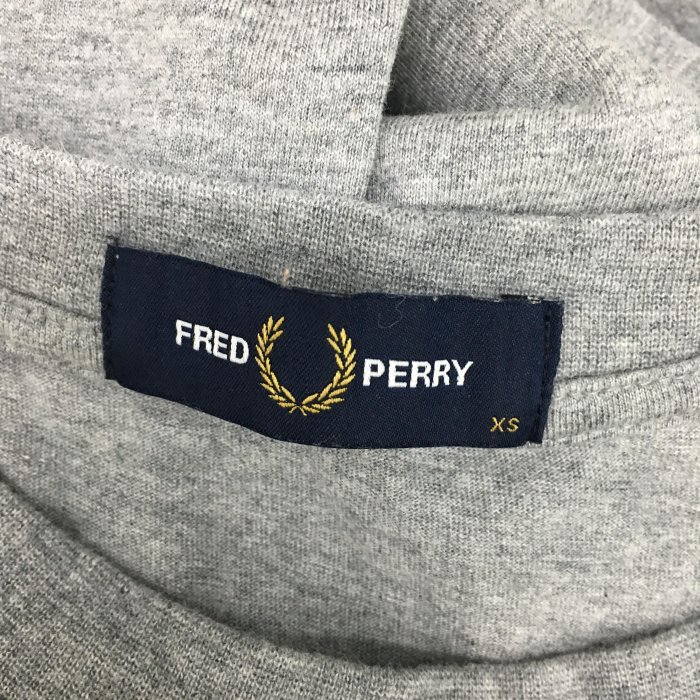 【愛莎＆嵐】FREDPERRY 男 灰色圓領短袖LOGO印花T恤/XS 11407 08 | Yahoo拍賣