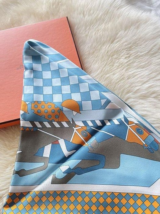 KIMIKO style HERMES 愛馬仕 pointe twill 100% silk 真絲 三角絲巾 大披肩圍巾 購於晶華 附紙盒 提袋 | Yahoo拍賣