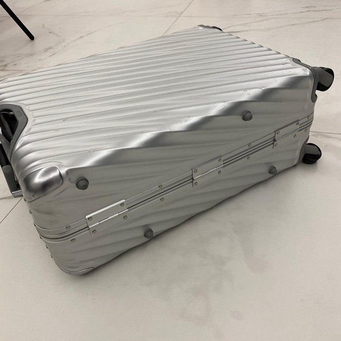 金運名錶當舖 TUMI 036869SLV2 19 DEGREE 鋁 銀灰 長途旅行行李箱 D38 | Yahoo拍賣