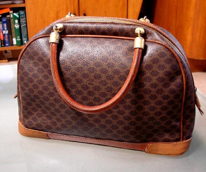 品相佳 歐式經典款 法國Celine 女性 超油亮牛皮+Monogram 滾筒雙帶 拉鍊式 高級手提包 (特價真品) 32cm | Yahoo拍賣