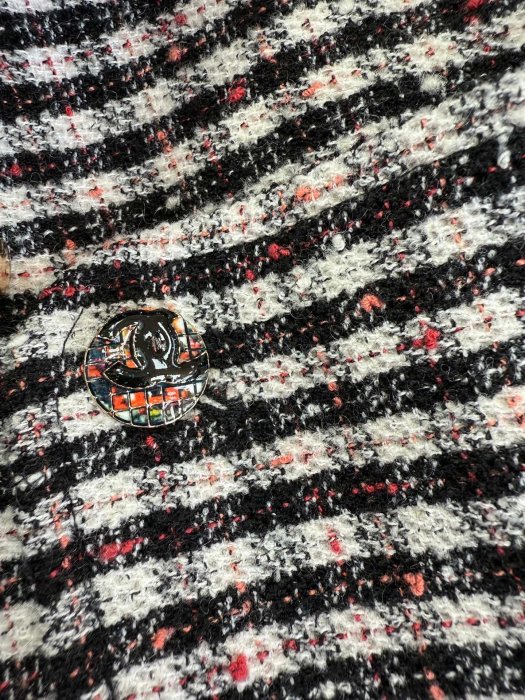 二手 香奈兒 CHANEL 小香 24B 格紋連帽外套💰原版定制綿羊毛面料，雙面羊毛無內襯設計，對喝裁剪👍做小香這麽多年，口碑眾所周知🤝 ...