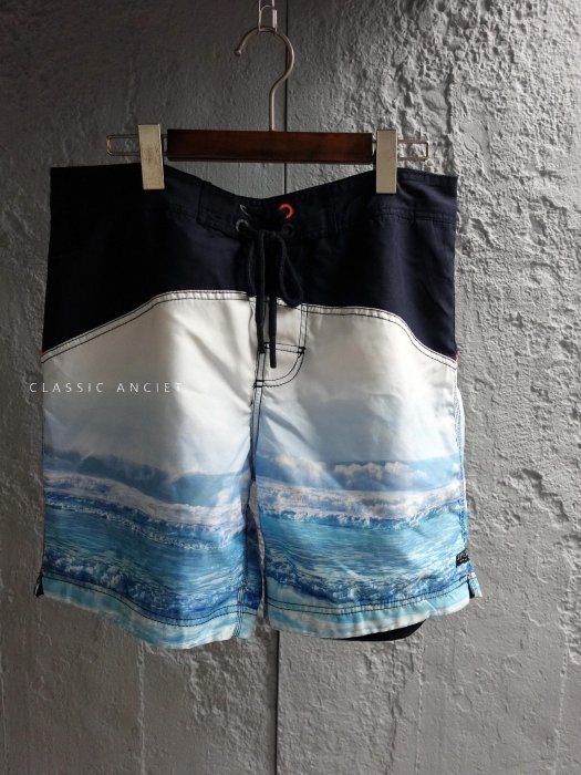 CA 英國品牌 SUPERDRY 花紋 海灘褲 休閒短褲 L號 一元起標無底價E299 | Yahoo拍賣