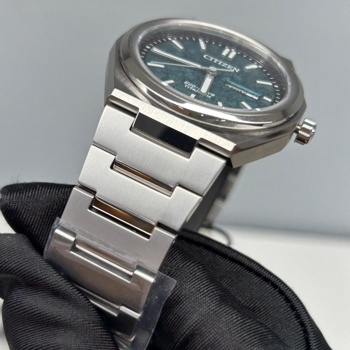 現貨 CITIZEN AW0130-85X 星辰錶 歐洲限定 光動能 39.5mm 墨綠面盤 星期 日期 鈦金屬錶帶 一體式錶帶 男錶女錶 ...