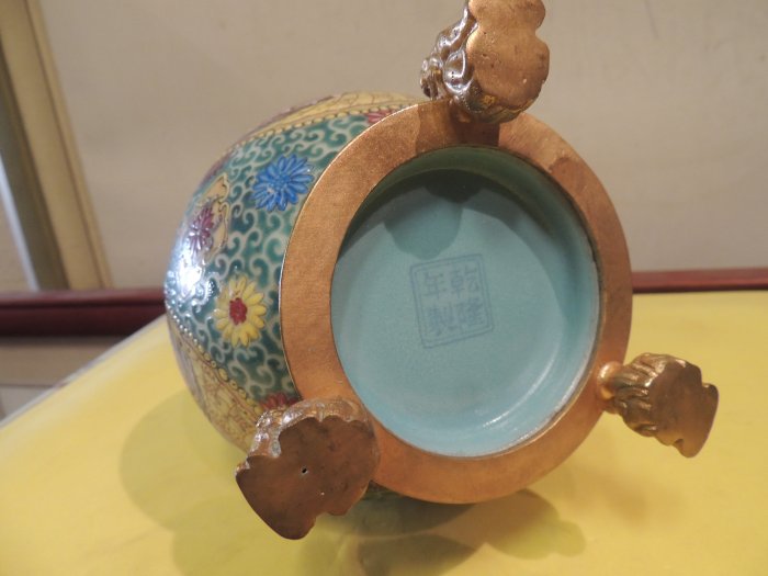 《儒藝城》鬥彩團蝶紋描金葫蘆瓶 (4304) | Yahoo拍賣