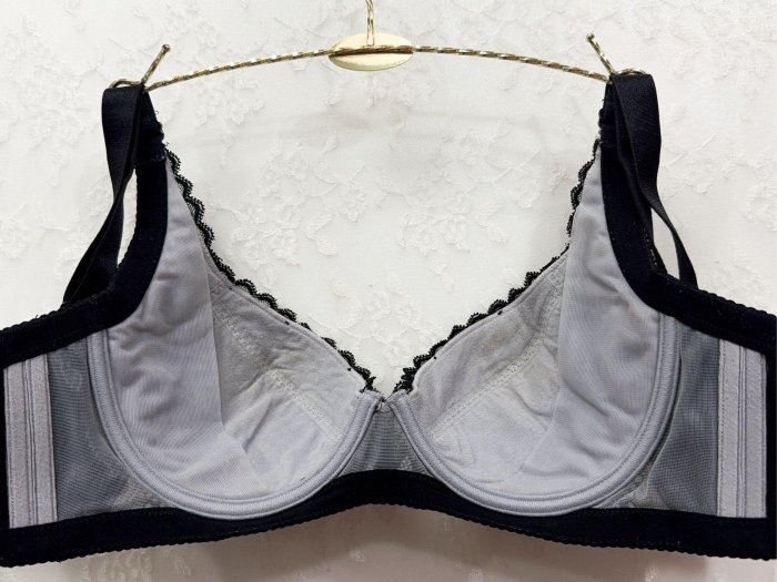 👙Ladies蕾黛絲：38/85C💗婷の二手內衣💗薄罩杯。 | Yahoo拍賣