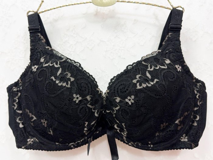 👙EMON依夢：38/85D💗婷の二手內衣💗薄罩杯。 | Yahoo拍賣