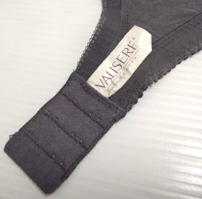 「舊愛」 VALISERE 薇莉西雅 尺碼：34/75E 薄襯罩杯 (連襯墊) 👙二手內衣👙二手胸罩 | Yahoo拍賣