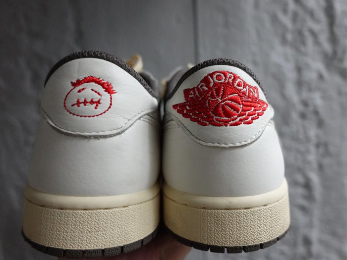 CA 美國運動品牌 NIKE 白與咖 真皮休閒鞋 US 8號 一元起標無底價E581 | Yahoo拍賣