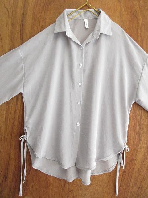 《芬芳衣櫃》☆°精緻推薦MANUFACTURER BY:YZ˙灰色無印風側綁帶上衣(F)~1860 | Yahoo拍賣