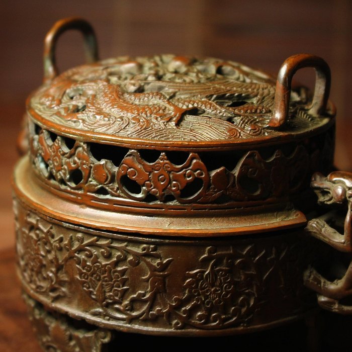 【桑園の】金工 銅雕 722g 龍鳳雕 獸耳 蝙蝠足 精品香爐 盤香 香塔 薰香爐 完美品 D 5215 | Yahoo拍賣