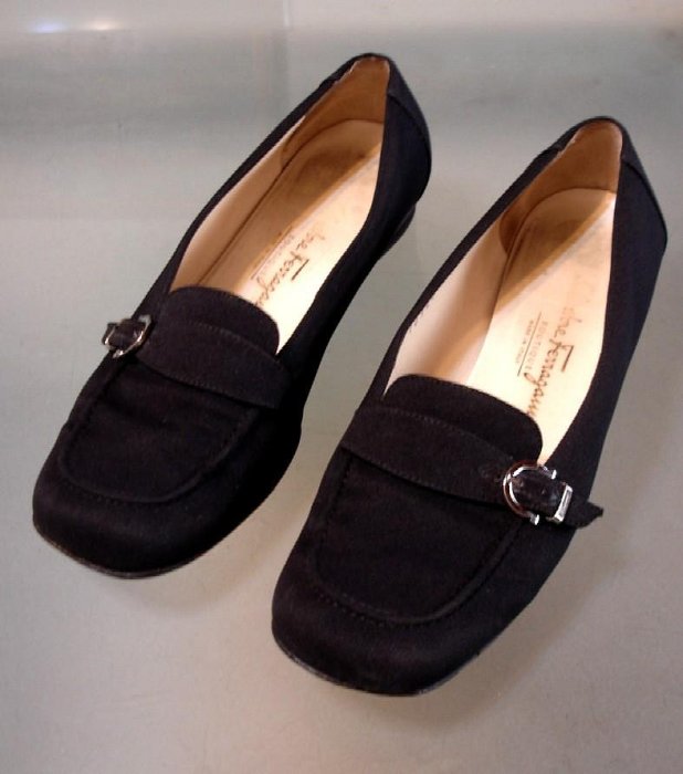 義大利Salvatore Ferragamo 女性 閃亮經典銀色小Logo+ 牛皮+布織 時尚低跟Loafer鞋 (特價真品) 23.5 cm | Yahoo拍賣