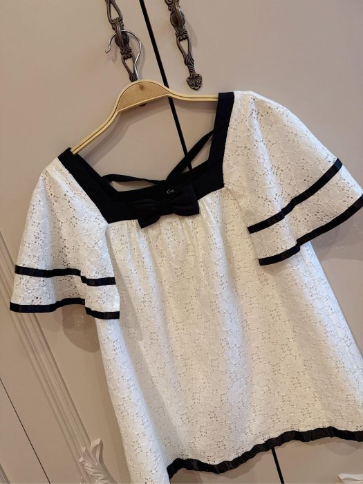 sogo購 u're 氣質優雅 赫本黑白撞色 蕾絲雕花後綁帶蝴蝶結 公主傘擺顯瘦上衣 snidel lily brwon ined 23區 | Yahoo拍賣