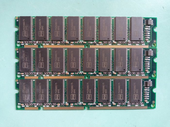 (懷舊) 168 pin SDRAM 記憶體 64M 三條一組一起賣 M38E64S88PQD75 / PQI | Yahoo拍賣