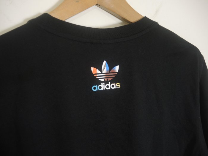 Furugi Shop 全新 ADIDAS ORIGINALS Alfe 三葉草 黑色 鐵門 塗鴉噴漆圖騰 短袖T恤 一元起標 1G601 | Yahoo拍賣