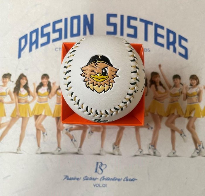 中華職棒 CPBL 台鋼雄鷹 吳念庭 TAKAO吉祥物紀念球 親筆簽名球(水性斑馬筆) | Yahoo拍賣
