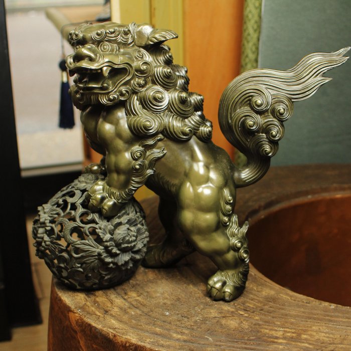 【桑園の】日本 青銅雕 大型 5.3公斤 戲球狛犬 霸氣雕件 捲毛 伏獅 珍藏 勝彥 銘 Q 6081 | Yahoo拍賣