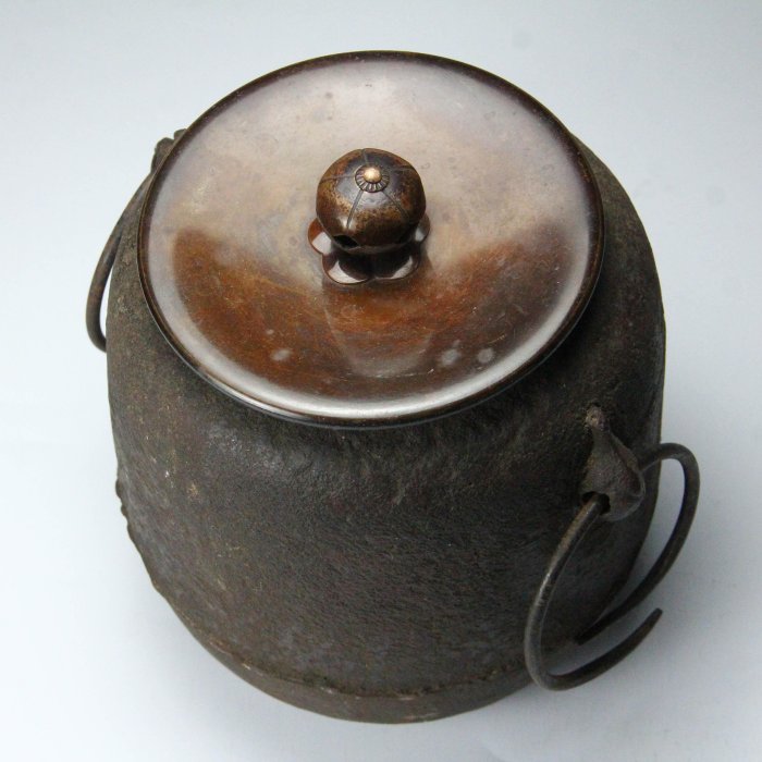 【桑園の】日本茶道具 鐵釜 1.7公斤 鑄鐵 紫斑銅蓋 南部鐵器 茶釜 岩肌 環附 K 7250 | Yahoo拍賣