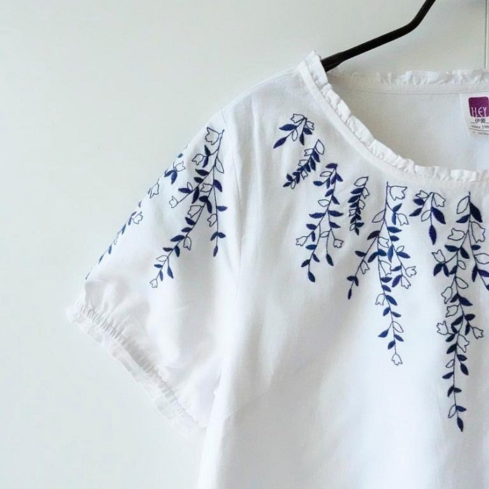 一元起標～當 我 們 在 衣 起C-WIT＊╯全新專櫃伊蕾領圍荷葉滾邊刺繡上衣L | Yahoo拍賣