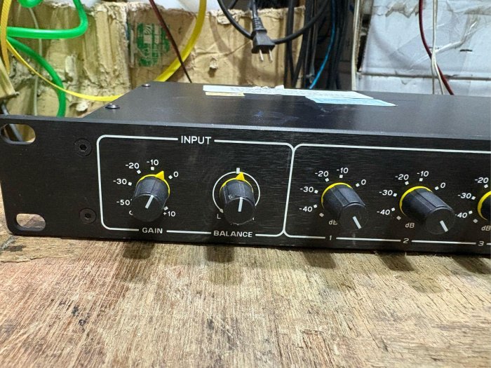 低價起標！零件機..英國drawmer la12專業用聲音分配器..488 | Yahoo拍賣