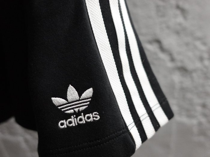 CA 愛迪達 adidas 全新 女款 黑色 休閒短裙 UK 8 一元起標無底價E115 | Yahoo拍賣