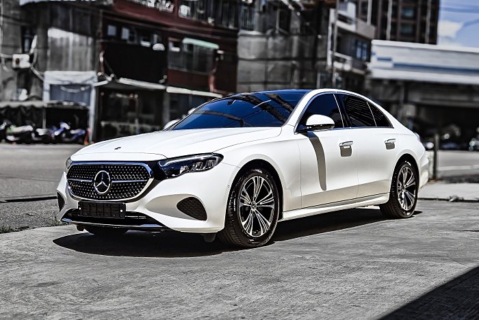 E-Class, E200, 船長車庫 - 展示車 2025 E200 Luxury 全景 眾多選配#4458 | Yahoo中古車