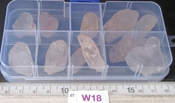 【週一21:00】57~W18~白水晶/玉石水晶共2盒長12.5寬6.5cm(委託品不保証真偽)。如圖 | Yahoo拍賣