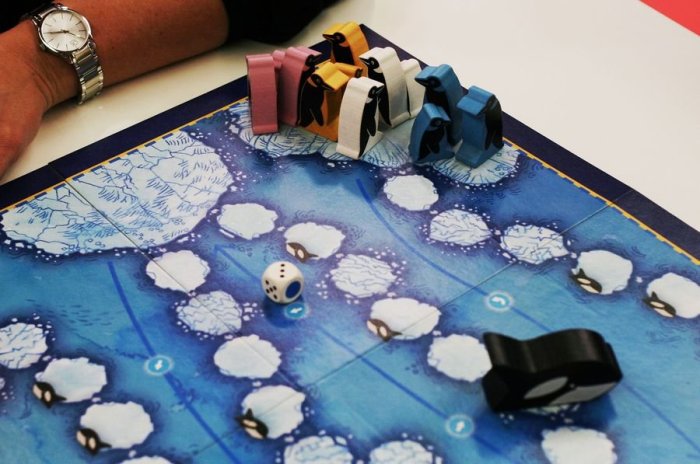 大安殿實體店面 企鵝家族 Pingi Pongo 新天鵝堡代理 官方正版益智桌遊 | Yahoo拍賣