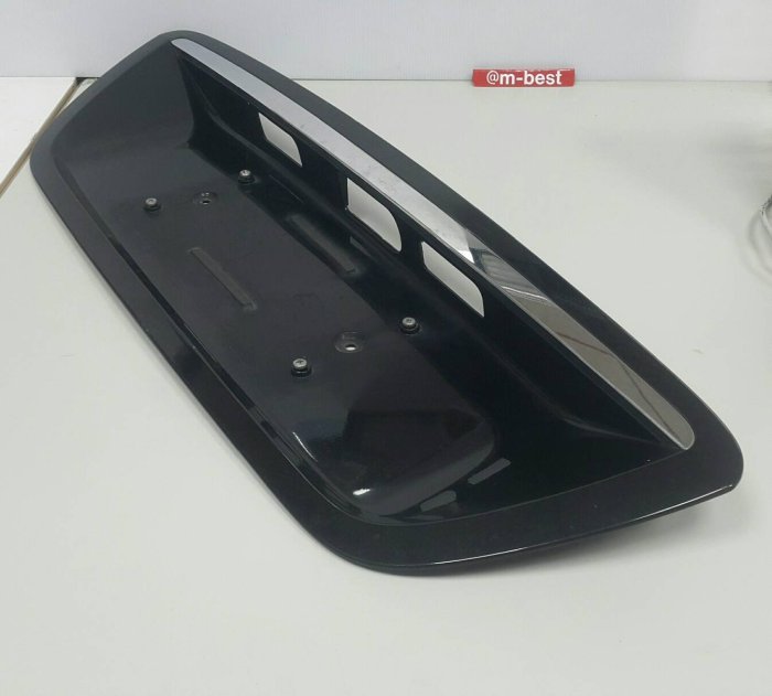 W220 98-02 (前期) 牌照板座 後箱蓋 後廂蓋 飾板 後行李箱 (外匯) (黑色) 2207500081 | Yahoo拍賣