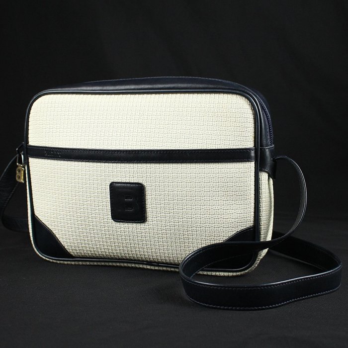 【桑園の】二手真品 義大利製 BALLY 經典B字 老花刻紋 稀少~ 骨董相機包 斜背包 週日結標 D 5021 | Yahoo拍賣