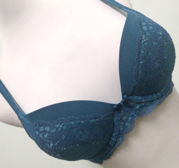 「舊愛」Triumph 黛安芬 小胸聚攏，平胸顯大 尺碼：34/75B，平均厚罩杯，記憶棉芯 👙二手內衣 👙二手胸罩 | Yahoo拍賣