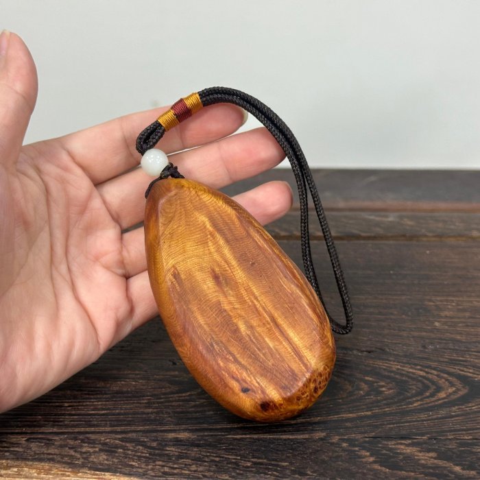 【居寶屋】精選崖柏 釘瘤 手把件 帶綁繩 樹瘤 瘤花 重油 閃花材 車掛 吊件 把玩件 聞香 一元起標 無底價 B327 | Yahoo拍賣