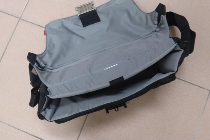 【一元起標 】 超級大的 相機包 尺吋在照片里~ A7 A72 77D 90D 80D D7500 90D 80D 70D 77D 700D 都可以用 | Yahoo拍賣