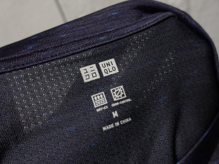 CA 日本品牌 UNIQLO 深紫漸層藍 防曬透氣 休閒運動短t M號 一元起標無底價D406 | Yahoo拍賣
