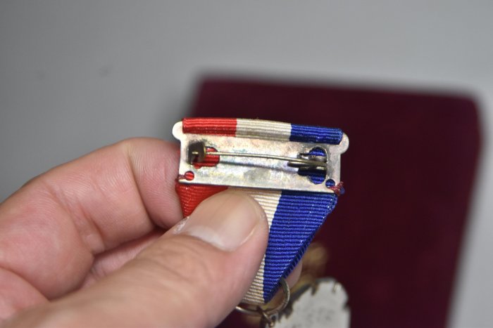 [低價起標.無底價]~早期 經濟部 所屬事業機構 久任獎章，紀念章/徽章，重42.3g | Yahoo拍賣