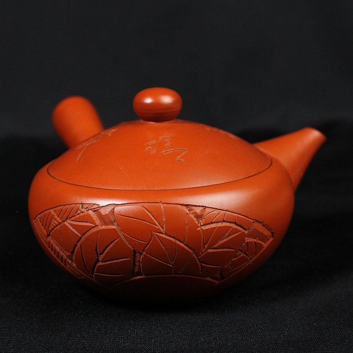 【桑園の】日本 常滑燒 朱泥 職人手作 題字葉雕 拓春 側把壺 急須 朱泥 壺承 茶道兩件組 D 7171 | Yahoo拍賣