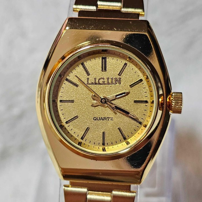 【一元起標】【精品廉售/手錶】少見潮牌Ligun 全錶耀眼黃金色 石英女腕錶/原裝金色精鋼錶帶好看*高價好錶*接近新品 | Yahoo拍賣