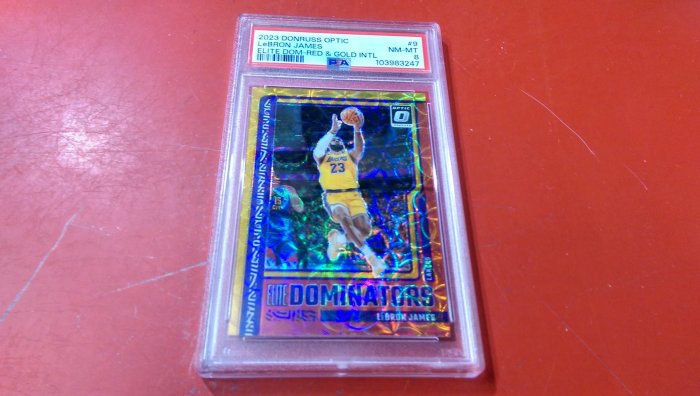 J45B】23-24 Donruss Optic【LeBron James】PSA 金&紅亮 ELITE DOMINATORS鑑定卡 47/ ...