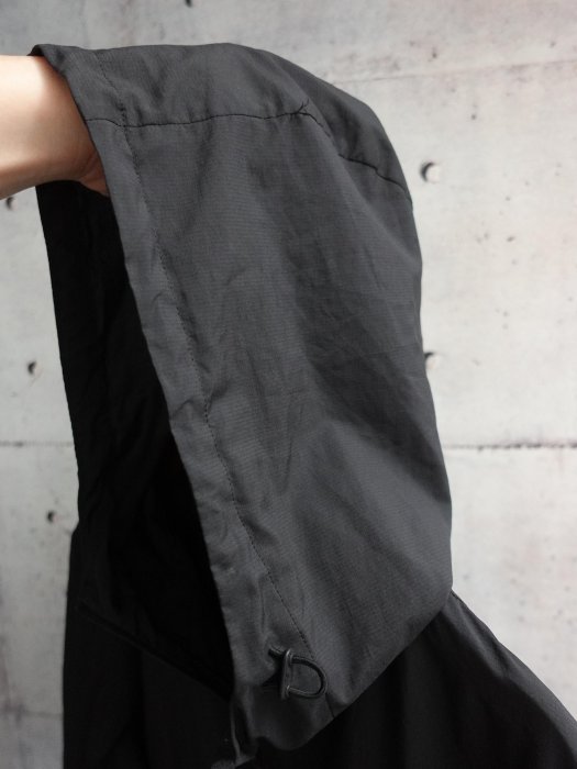 CA 日本品牌 UNIQLO 女款 黑色 防曬 連帽薄外套 XL號 一元起標無底價B402 | Yahoo拍賣