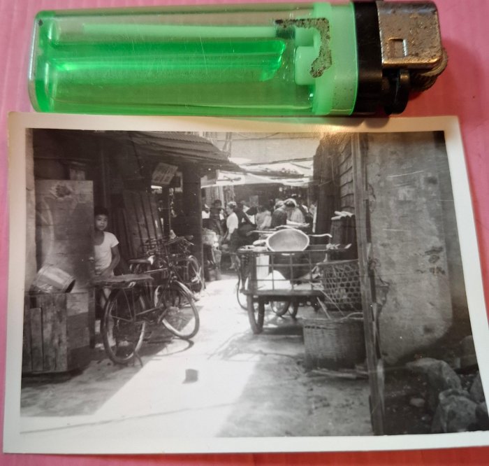 愛國大戲院柑仔店 早期照片( 臺灣 腳踏車 現況賣)I 440 | Yahoo拍賣