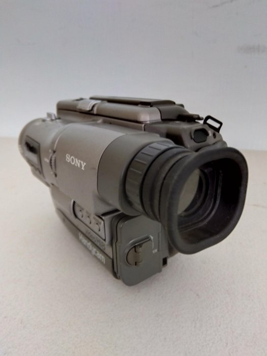 【康泰典藏】一百元起標無底價~ SONY V8/video HI 8 攝影機 CCD-TR8型（2） | Yahoo拍賣