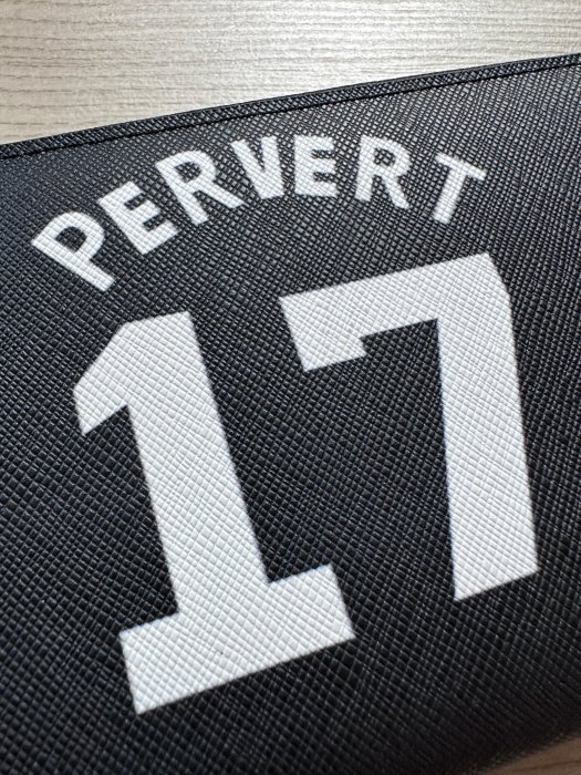 【一元起標】GIVENCHY PERVERT 17 (變態17號) 長夾/卡包 一元起標 | Yahoo拍賣