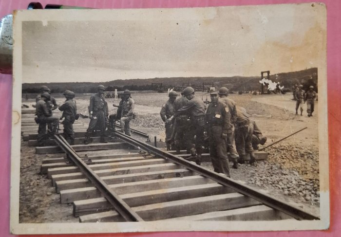 愛國大戲院柑仔店 早期照片( 制服 軍人 火車鐵軌 現況賣 )X 825 | Yahoo拍賣